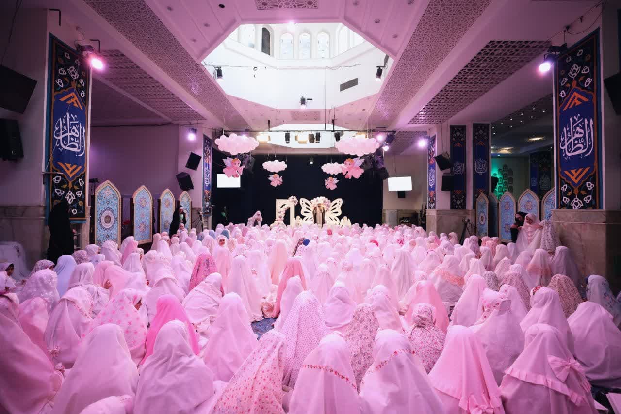 نماز جماعت دختران به امامت میثم مطیعی | جهان نيوز